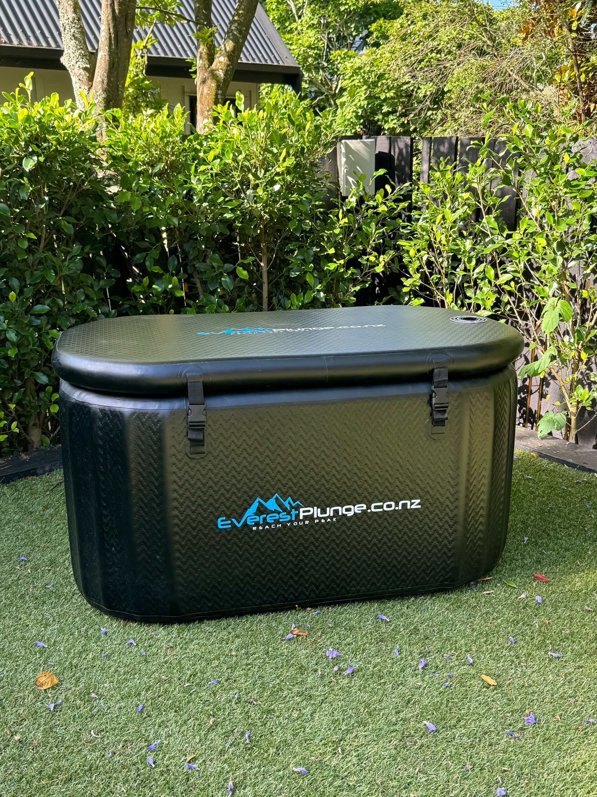 Black Cold plunge + EP1™ 1HP UV Filtered Cooling Motor – Everestplunge